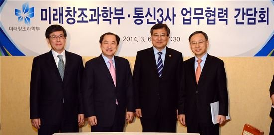 '보조금 쓸 돈으로 휴대폰값 20% 내리고, 데이터량 30% 늘려라'(종합) - 인스티즈(instiz) 이슈 카테고리