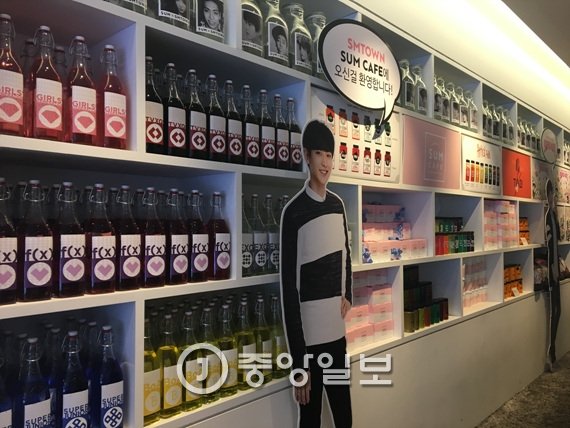 [단독] SM엔터, 본사에 '엑소 편의점' 연다…지난해 말 이수만-정용진 만나 밑그림 - 인스티즈(instiz) 이슈 카테고리