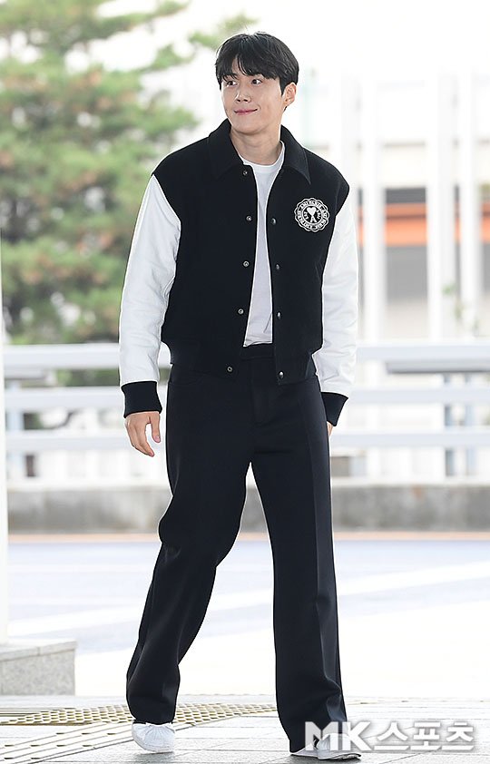 김선호 훈훈한 미소 머금고 MK포토 네이트 연예