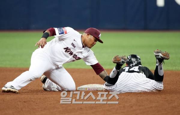포토 서건창 도루 잡아내는 러셀 네이트 스포츠