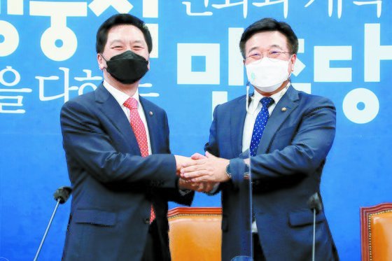 사진 손 맞잡은 윤호중김기현 네이트 뉴스