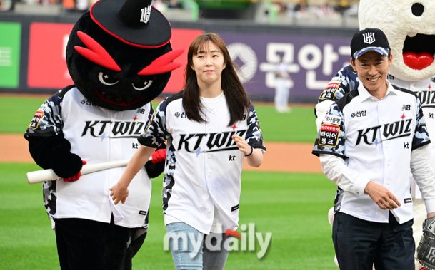 MD포토 황민경 야구장 왔어요 네이트 스포츠