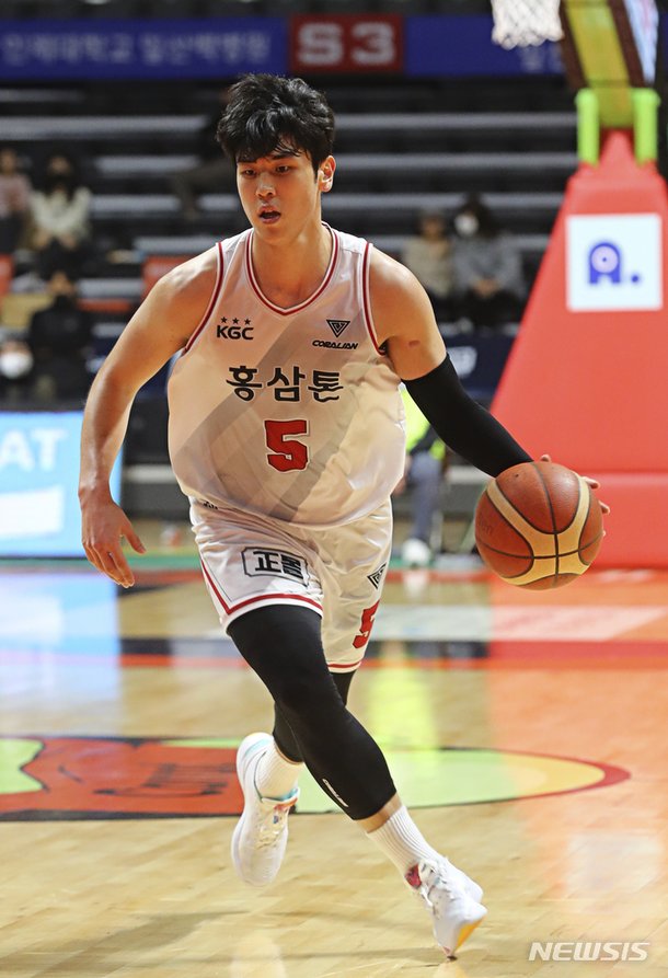 돌파 시도하는 KGC 변준형 네이트 스포츠