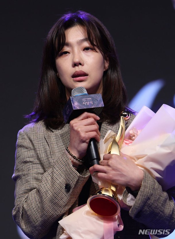 여자농구 모범선수상에 신한은행 이경은 네이트 스포츠