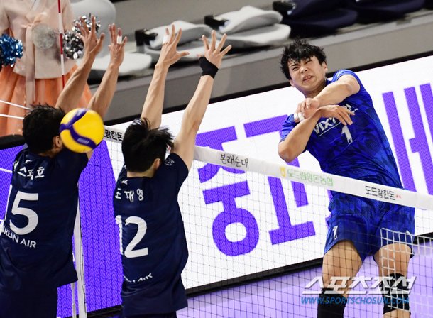 포토 서재덕 블로킹 뚫는 강력한 스파이크 네이트 스포츠