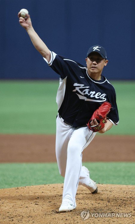 공 던지는 이용찬 네이트 스포츠