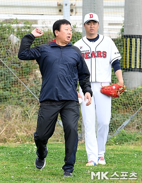 SUN의 '원 포인트 레슨' 이영하 "확실히 던지기 편해요" [오키나와人] : 네이트 스포츠