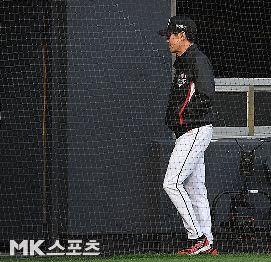 KT '7연패에 이강철 감독 퇴장까지' [MK포토] : 네이트 스포츠