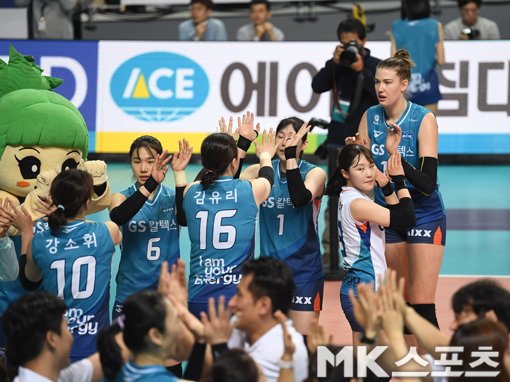 GS칼텍스 'IBK꺾고 파죽의 3연승' [MK포토] : 네이트 스포츠