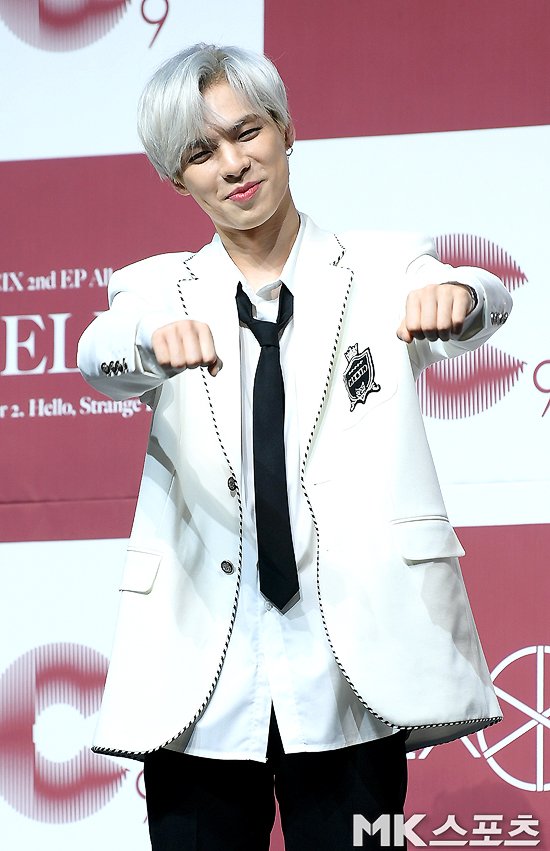 BX, CIX의 리더 [MK포토] : 네이트 연예