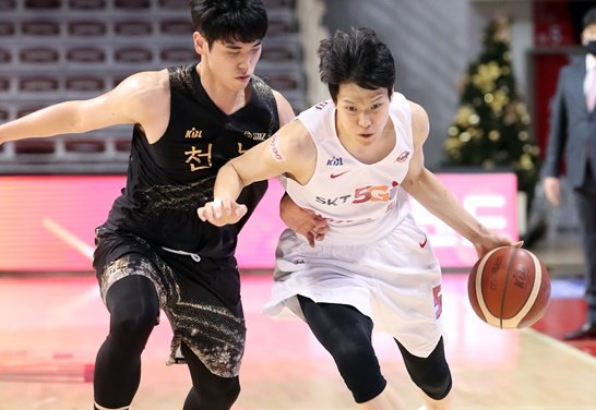 SK, 5연패 탈출…KGC 상대 김선형 32점 원맨쇼 펼쳤다 : 네이트 스포츠