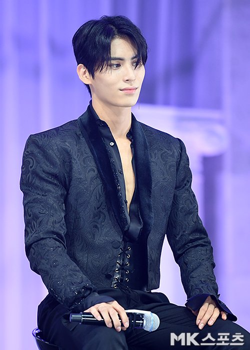 SF9 태양 '설레는 미소' [MK포토] : 네이트 연예