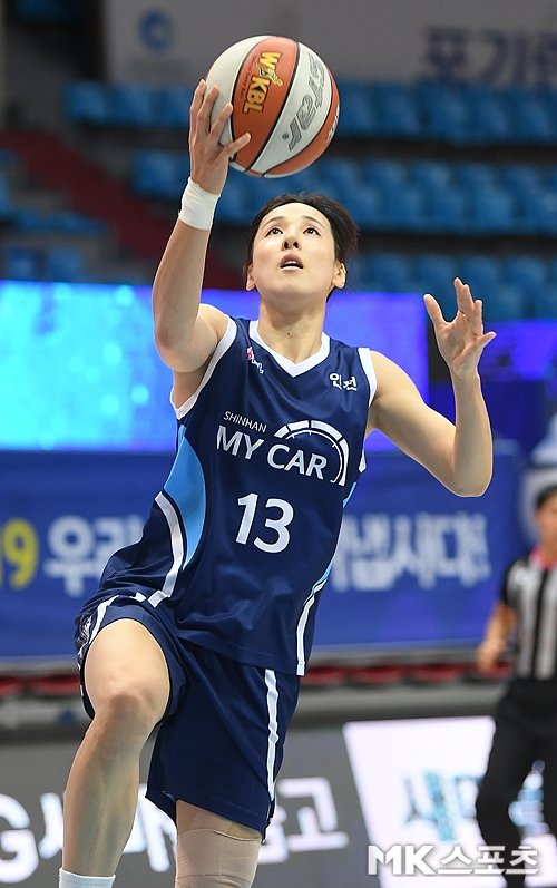 김단비, 2021-22 WKBL 2R MVP…MIP는 강유림 : 네이트 스포츠