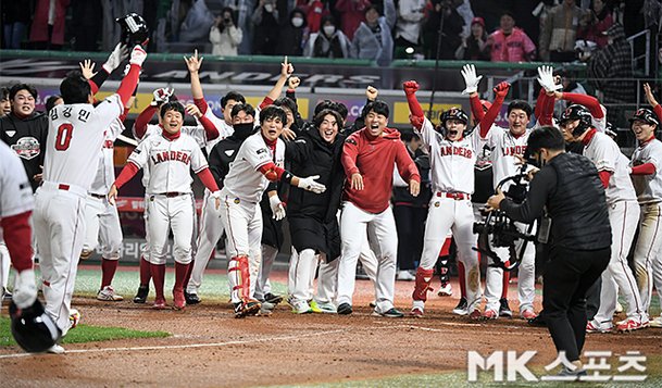 KS 5차전의 주인공 김강민! [MK포토] : 네이트 스포츠