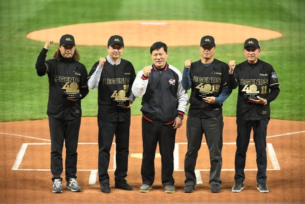 김기태-정민태-구대성-이상훈 'KS5차전 찾은 KBO 레전드' [MK포토] : 네이트 스포츠