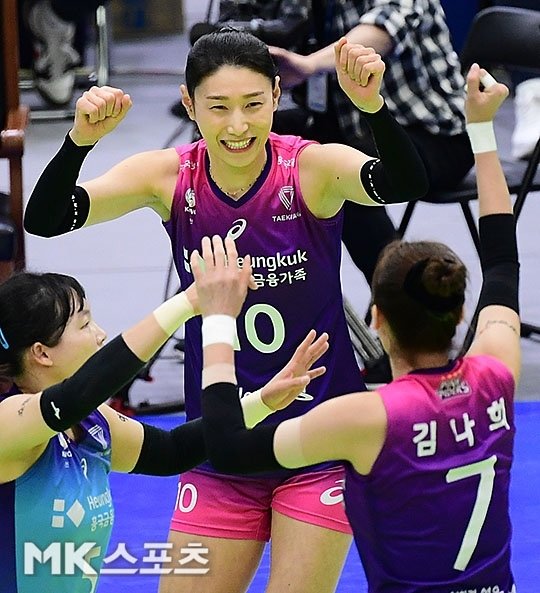 배구여제, 헝가리 특급 제치고 3R MVP 선정…레오는 7회 수상으로 양효진과 어깨 나란히 : 네이트 스포츠