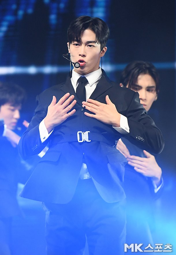 SF9 다원 '뜨거운 가슴으로!' [MK포토] : 네이트 연예