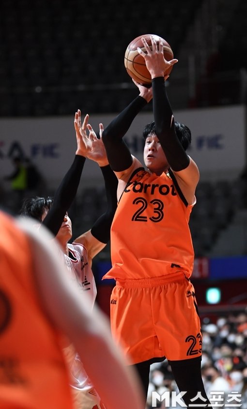 3전4기 끝! 캐롯, 전성현-로슨 앞세워 드디어 KGC 잡아…5연승 질주 [MK고양] : 네이트 스포츠