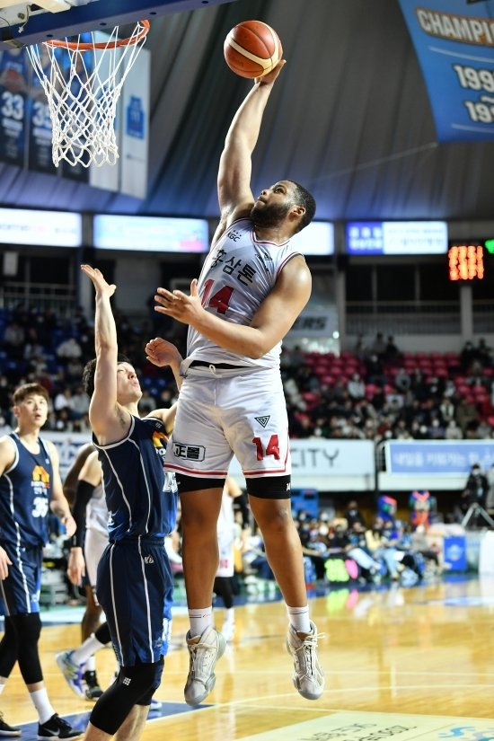 '킹'펠맨 부활→변준형 위닝샷! KGC, 전주 원정서 2연승 질주…KCC 5연패 [MK전주] : 네이트 스포츠