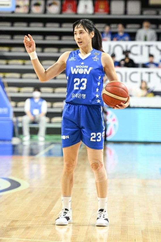 '떨린다며' 9년 만에 다시 선 챔프전, 김단비는 여전히 최고…통합 MVP 보인다 [WKBL 파이널] : 네이트 스포츠