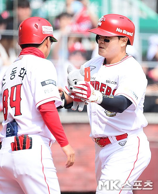 추신수 '2023 KBO리그 1호 홈런포 폭발' [MK포토] : 네이트 스포츠