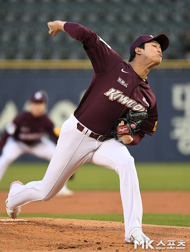 문동주 이어 '160km/h' 도전에 '오타니표' 스위퍼 장착까지? 안우진, 어디까지 무서워지나요 : 네이트 스포츠