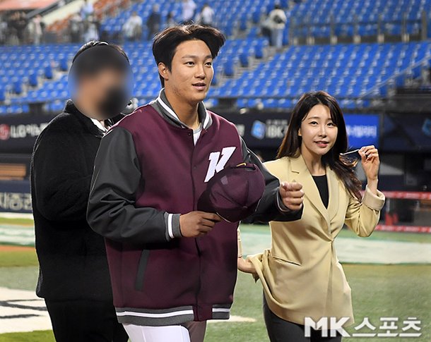 문동주 이어 '160km/h' 도전에 '오타니표' 스위퍼 장착까지? 안우진, 어디까지 무서워지나요 : 네이트 스포츠