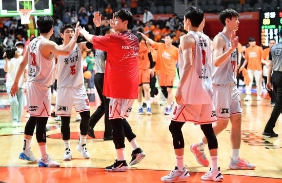 'Red Waves' KGC의 3시즌 연속 챔프전 진출, 26년 KBL 역사에 단 5회만 있었던 영광 [KBL PO] : 네이트 스포츠