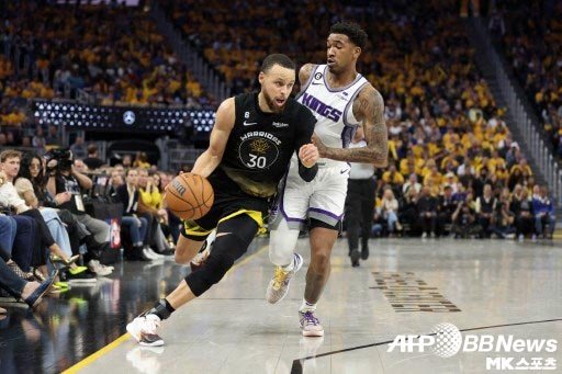 '커리 36점' GSW, 새크라멘토에 반격 [NBA PO] : 네이트 스포츠
