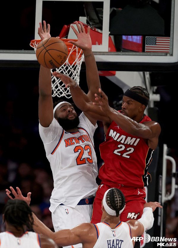 '버틀러 25점' 마이애미, 뉴욕에 기선 제압 [NBA PO] : 네이트 스포츠