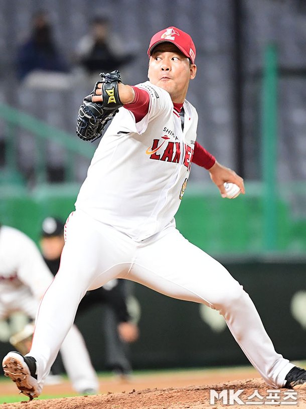 7회에 등판한 SSG 임준섭 [MK포토] : 네이트 스포츠