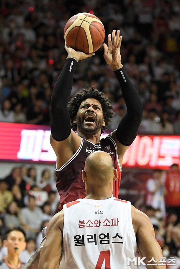 섹시했던 먼로·변준형의 4Q 추격전…KGC, 15점차 뒤집고 일찍 축배 든 SK에 대역전승 [KBL 파이널] : 네이트 스포츠