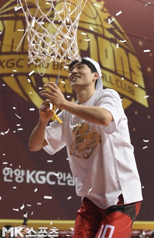 9년간 안양을 지킨 '슈퍼문' 이제는 수원으로…"좋은 기억만 가지고 가겠다" [KBL FA] : 네이트 스포츠