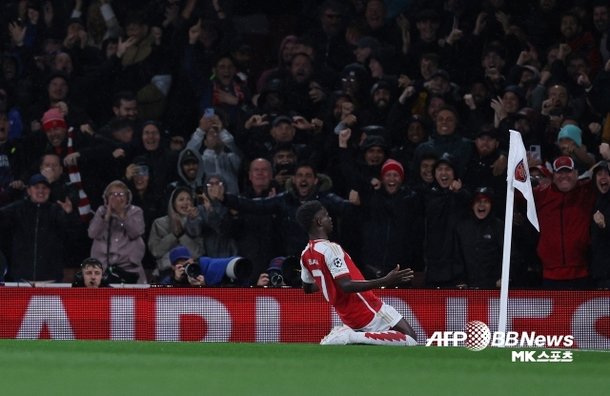 아스널, PSV 4-0 대파 7년만의 완벽 챔스 복귀전 [UCL] : 네이트 스포츠