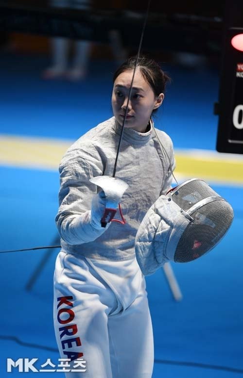 KBO 레전드의 딸이 해냈다! 윤지수, 중국 선수 꺾고 AG 개인전 첫 金 쾌거→韓 남녀 사브르 개인전 金 싹쓸이 [MK항저우] : 네이트 스포츠