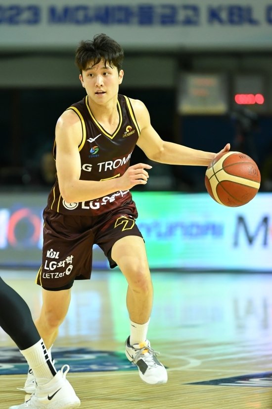 'JD4' 공백 없었다! 양준석 펄펄 난 LG, 정희재까지 폭발하며 KBL 컵대회 서전 승리…KOGAS, 2연패 탈락 [MK군산] : 네이트 스포츠