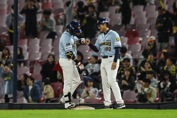 '양현종 KBO최초 9시즌 연속 170이닝+김도영·고종욱 펄펄' KIA, 정규리그 최종전 완승으로 '유종의 미'…NC는 4위 확정 [MK광주] : 네이트 스포츠