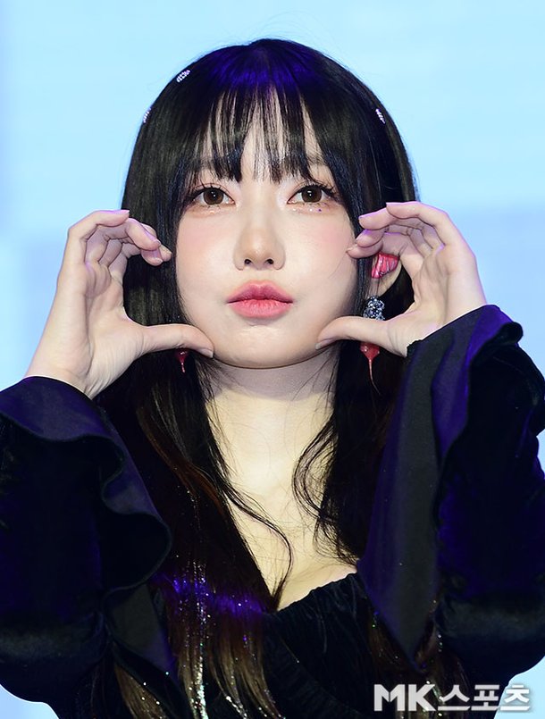 QWER 마젠타 '러블리' [MK포토] : 네이트 연예