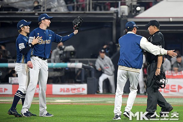 11월 13일 인간이 하는 마지막 KBO 스트라이크 콜 될까? "ABS 볼 판정 좌·우가 약간 좁다고…" : 네이트 스포츠