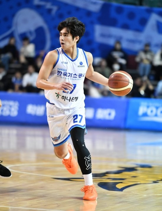 벨란겔+니콜슨 쌍포 터진 KOGAS, KCC에 부산서 첫 패배 안기며 감격의 10연패 탈출 : 네이트 스포츠