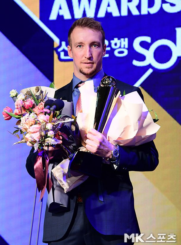 2023 KBO MVP는 3관왕 페디, 신인왕은 160km 문동주 영예 [MVP&신인왕] : 네이트 스포츠