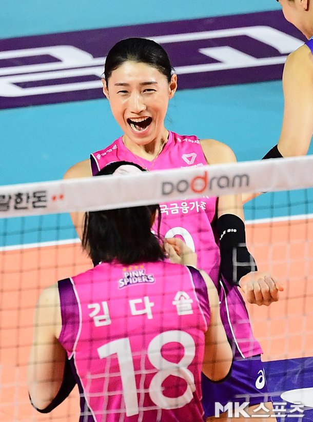 '역시 배구여제' 김연경, 2R MVP→개인 통산 7번째…'수원 왕자' 임성진, 데뷔 첫 라운드 MVP 쾌거 : 네이트 스포츠