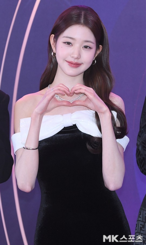 장원영, '2023 AAA' MC 발탁…3년 연속 진행자로 활약 : 네이트 연예