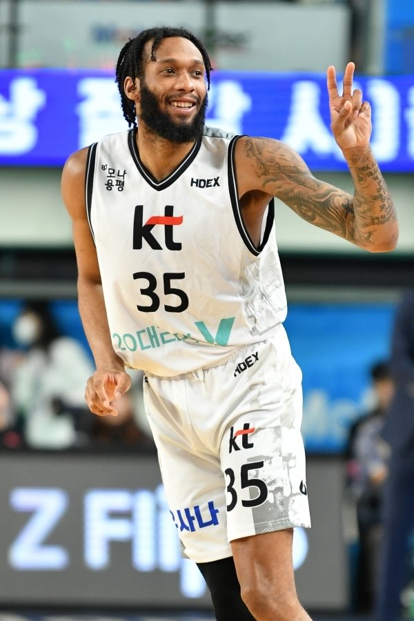 '3R MVP 0순위' 배스 향한 수장과 에이스의 지원 사격 "지난 7년간 이런 선수 없었다" : 네이트 스포츠