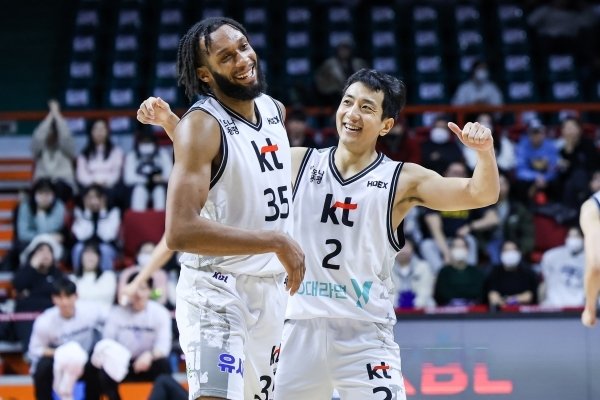 '3R MVP 0순위' 배스 향한 수장과 에이스의 지원 사격 "지난 7년간 이런 선수 없었다" : 네이트 스포츠