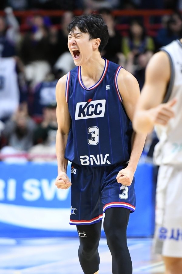 허웅·최준용 4Q 대폭발! KCC, 배스 앞세운 kt에 14점차 뒤집기 승리…삼성, 현대모비스에 '삼춧가루' 뿌렸다(종합) : 네이트 스포츠