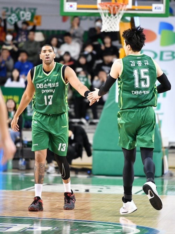 허웅·최준용 4Q 대폭발! KCC, 배스 앞세운 kt에 14점차 뒤집기 승리…삼성, 현대모비스에 '삼춧가루' 뿌렸다(종합) : 네이트 스포츠