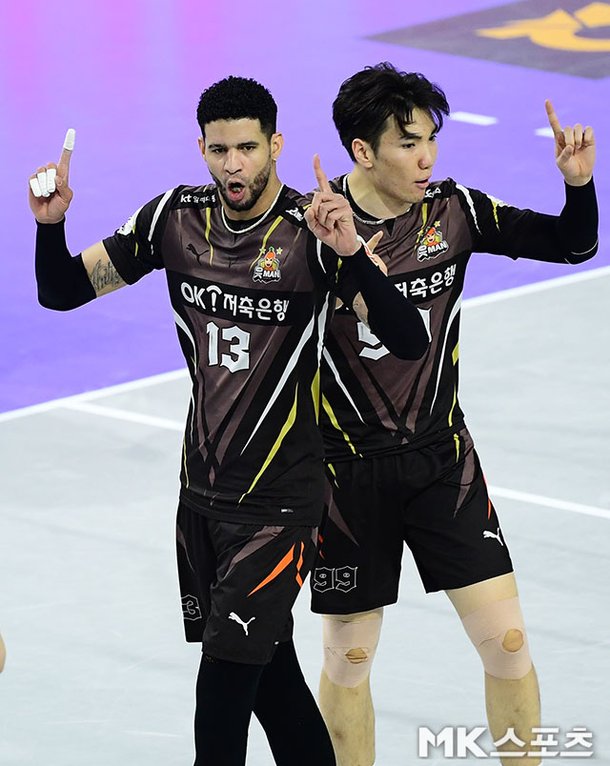 OK에 봄배구 선물 준 레오&현대건설 1위 안긴 모마, 6R MVP 품에 안았다…31표 중 16표 획득 : 네이트 스포츠