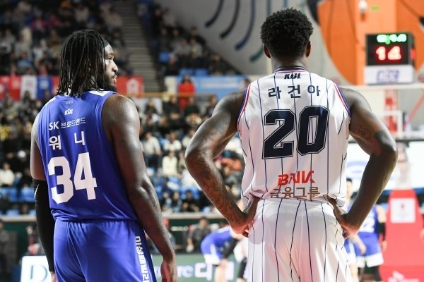 SK와 KCC의 끝나지 않은 4위 고지전, '조心'에 따라 '31일 최후의 결전' 열릴 수 있다 : 네이트 스포츠