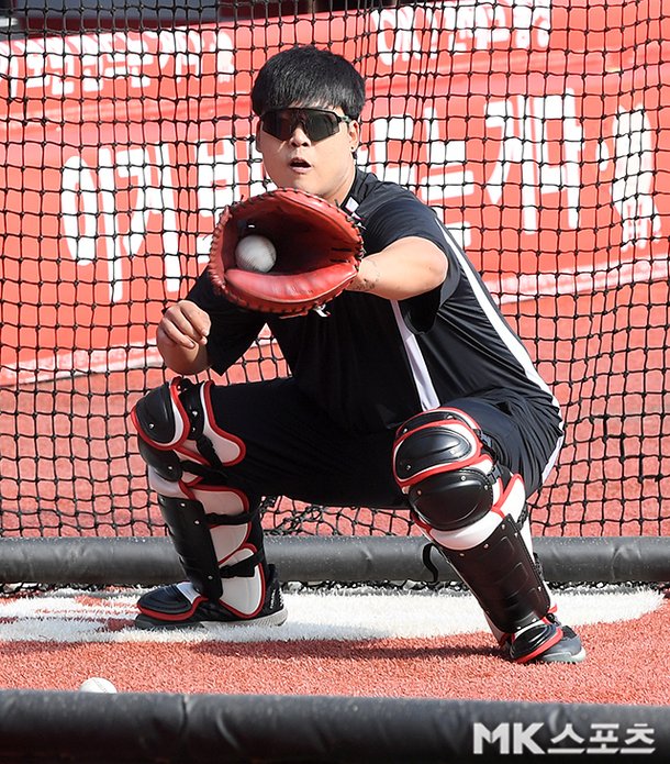 "160km도 잡을 수 있다고 하더라" 강백호 포수 수비 맹훈련, 지금 연습만 하는데도…기대감 커진다 [MK현장] : 네이트 스포츠